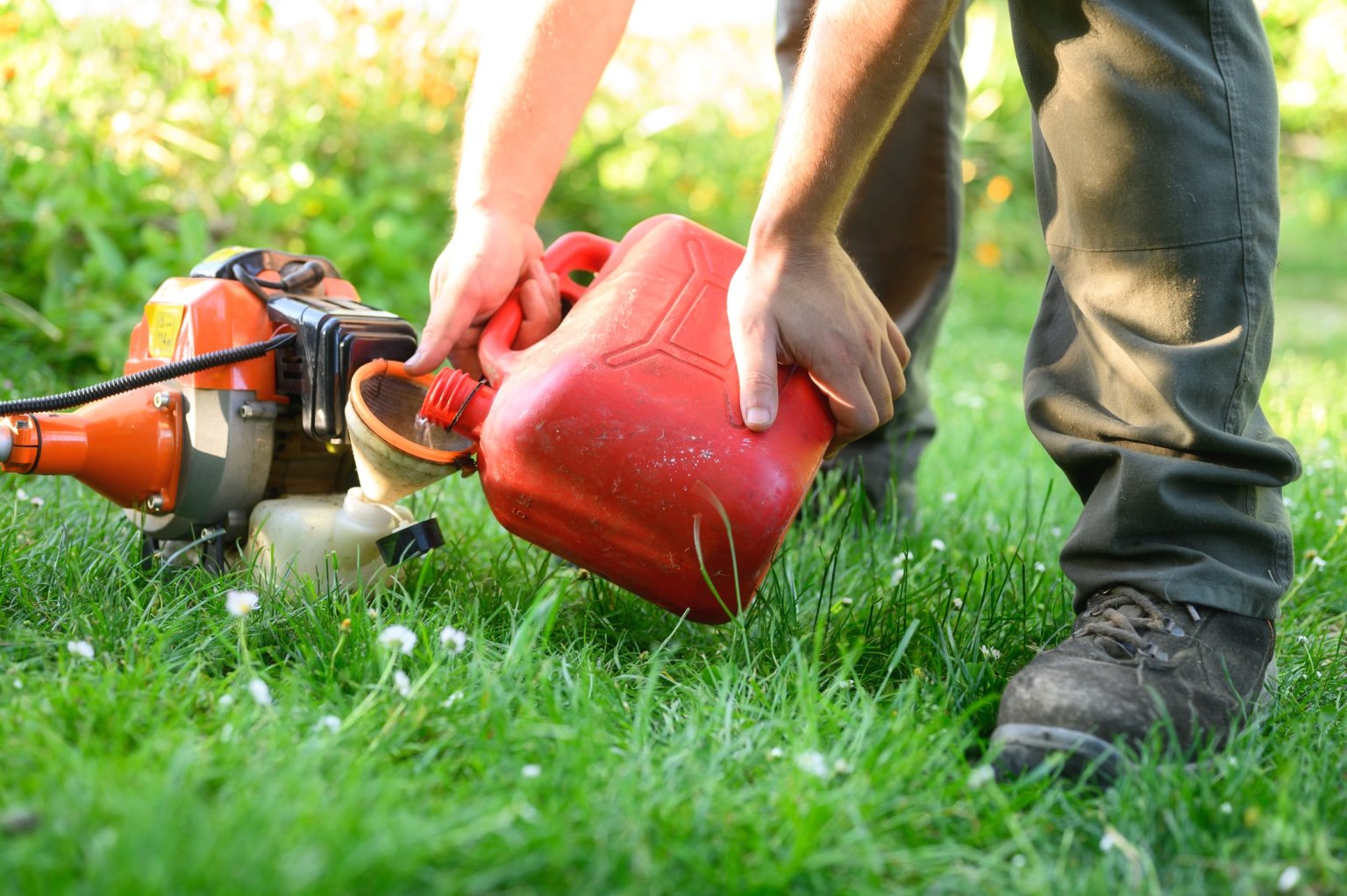 Brushcutters 101: How To Use A Brushcutter Like A Pro – Buy Cement ...